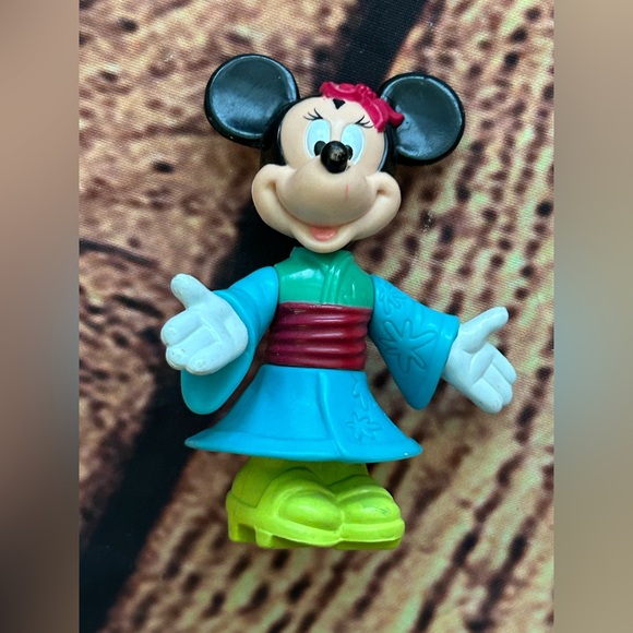 Toys | Disney World Epcot Center Minnie Mouse Kimono Action Figure Walt ...